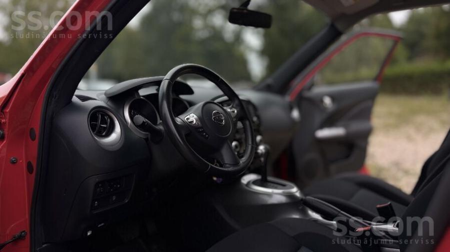 Red Nissan Juke 2018 in Jelgava, with an engine capacity of 1.60 L and mileage of 132 thousand km for 7990 €, photo 8 on AUTOMOTO.COM.LV