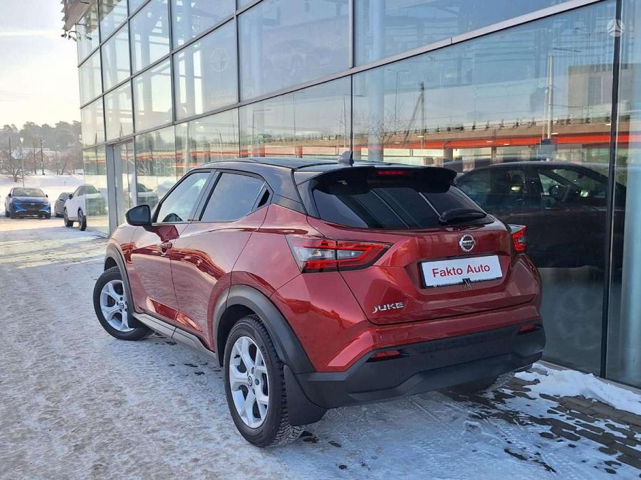 Red Nissan Juke 2021 in Vilnius, with an engine capacity of 1.00 L and mileage of 76 thousand km for 14900 €, photo 3 on AUTOMOTO.COM.LV