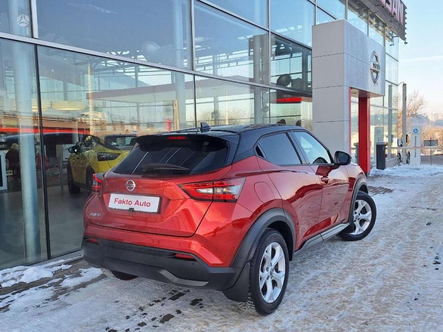 Red Nissan Juke 2021 in Vilnius, with an engine capacity of 1.00 L and mileage of 76 thousand km for 14900 €, photo 4 on AUTOMOTO.COM.LV