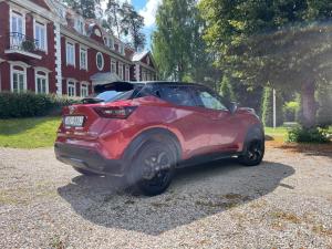 Red Nissan Juke 2022 in Riga, with an engine capacity of 1.00 L and mileage of 100 thousand km for 12800 €, photo 3 on AUTOMOTO.COM.LV