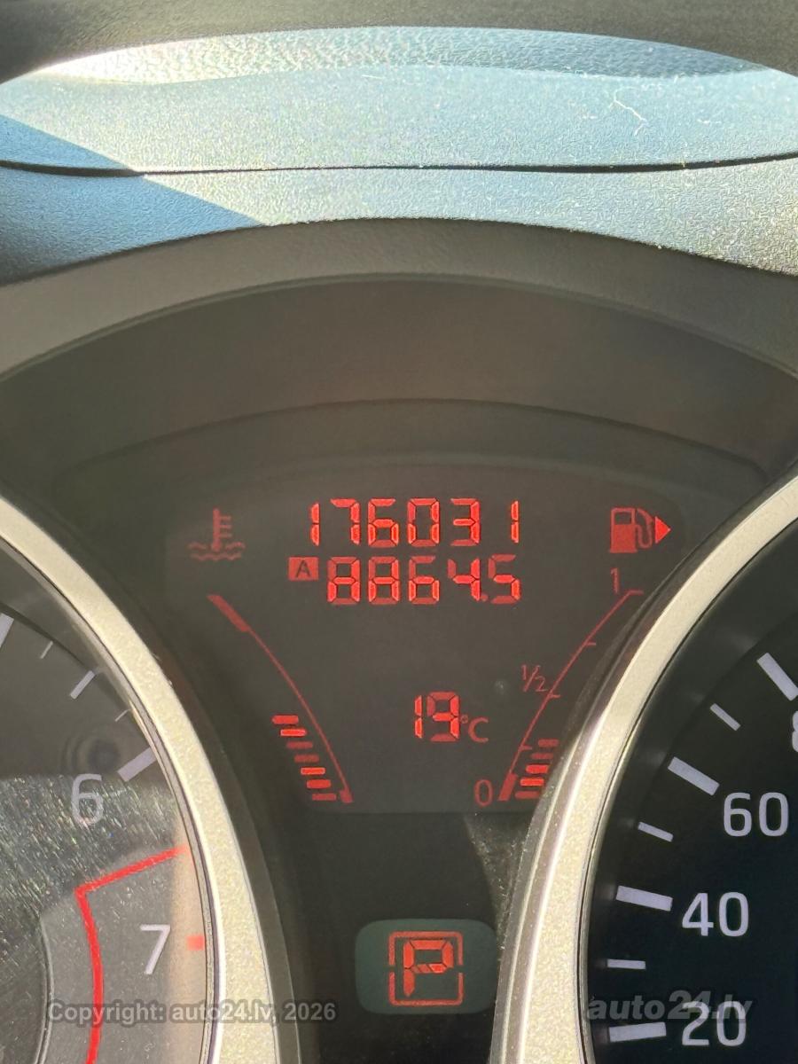 Sarkans Nissan Juke 2012 Tallina, ar dzinēja tilpumu 1.60 L un nobraukumu 176 tūkst. km par 5500 €, foto 18 vietnē AUTOMOTO.COM.LV
