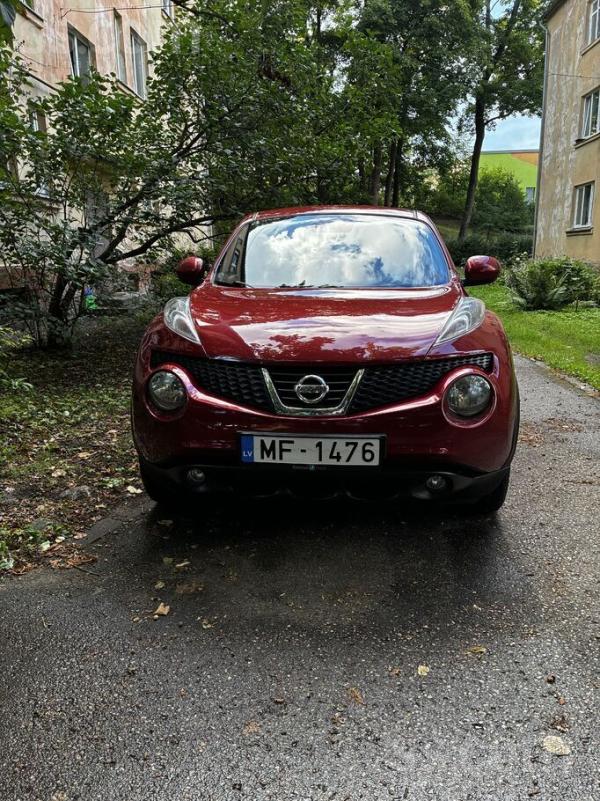Red Nissan Juke 2012 in Riga, with an engine capacity of 1.60 L and mileage of 143 thousand km for 4500 €, photo 1 on AUTOMOTO.COM.LV