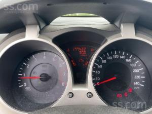 Sarkans Nissan Juke 2013 Rīga, ar dzinēja tilpumu 1.60 L un nobraukumu 177 tūkst. km par 6000 €, foto 16 vietnē AUTOMOTO.COM.LV