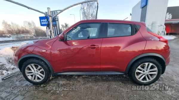 Red Nissan Juke 2014 in Riga, with an engine capacity of 1.60 L and mileage of 113 thousand km for 8400 €, photo 1 on AUTOMOTO.COM.LV