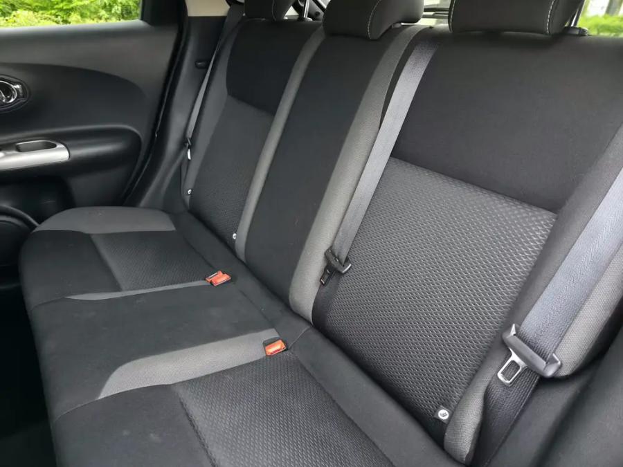 Red Nissan Juke 2019 in Riga, with an engine capacity of 1.60 L and mileage of 76 thousand km for 9990 €, photo 24 on AUTOMOTO.COM.LV
