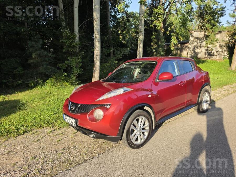 Red Nissan Juke 2012 in Riga, with an engine capacity of 1.60 L and mileage of 233 thousand km for 4500 €, photo 3 on AUTOMOTO.COM.LV