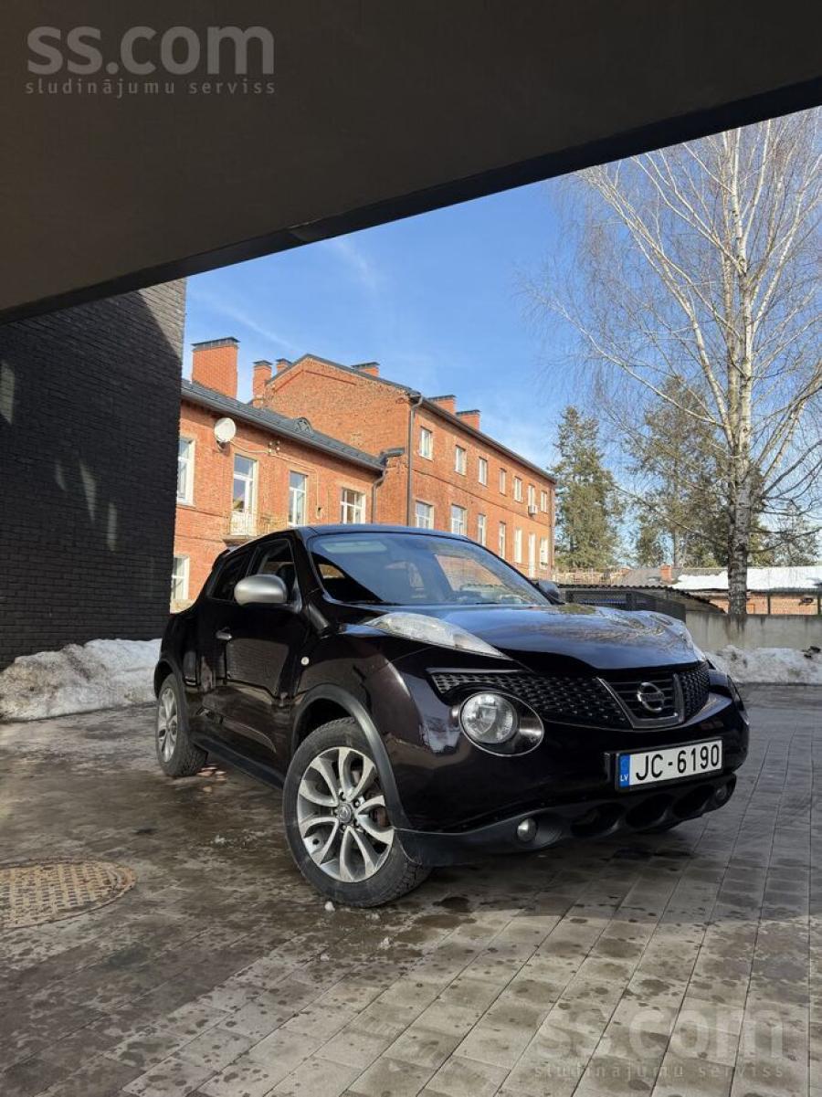 Violet Nissan Juke 2012 in Riga, with an engine capacity of 1.60 L and mileage of 189 thousand km for 6200 €, photo 1 on AUTOMOTO.COM.LV