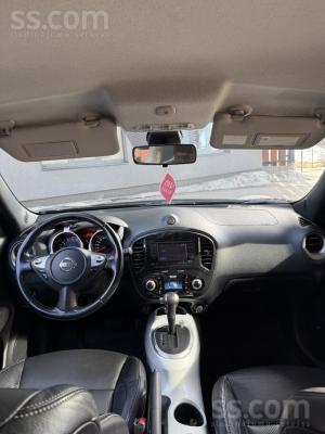 Violet Nissan Juke 2012 in Riga, with an engine capacity of 1.60 L and mileage of 189 thousand km for 6200 €, photo 8 on AUTOMOTO.COM.LV