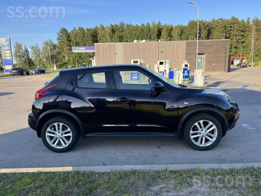 Violet Nissan Juke 2014 in Riga, with an engine capacity of 1.60 L and mileage of 76 thousand km for 7580 €, photo 2 on AUTOMOTO.COM.LV