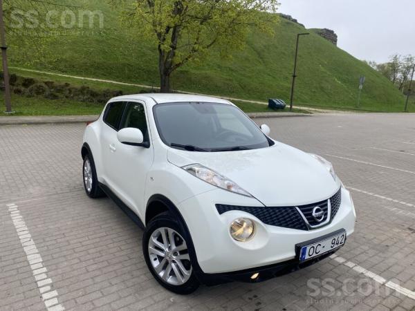 White Nissan Juke 2011 in Rezekne, with an engine capacity of 1.60 L and mileage of 0 thousand km for 5250 €, photo 2 on AUTOMOTO.COM.LV