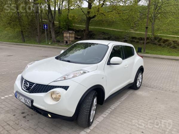 White Nissan Juke 2011 in Rezekne, with an engine capacity of 1.60 L and mileage of 0 thousand km for 5250 €, photo 3 on AUTOMOTO.COM.LV