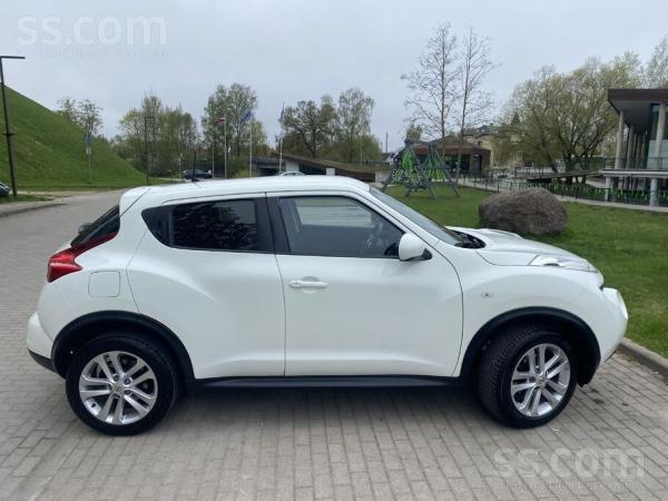 White Nissan Juke 2011 in Rezekne, with an engine capacity of 1.60 L and mileage of 0 thousand km for 5250 €, photo 4 on AUTOMOTO.COM.LV