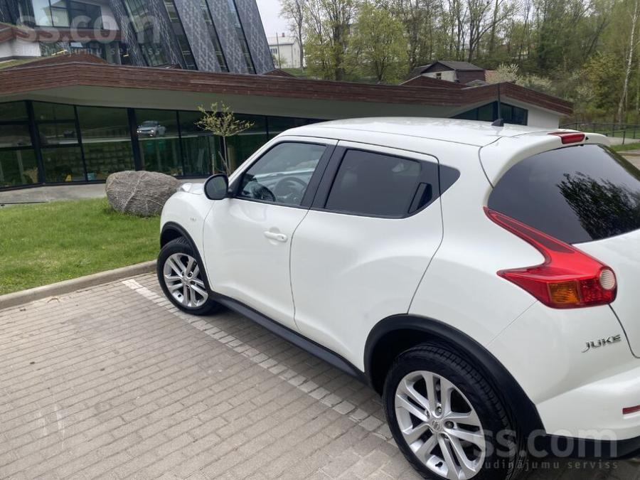 White Nissan Juke 2011 in Rezekne, with an engine capacity of 1.60 L and mileage of 0 thousand km for 5150 €, photo 6 on AUTOMOTO.COM.LV