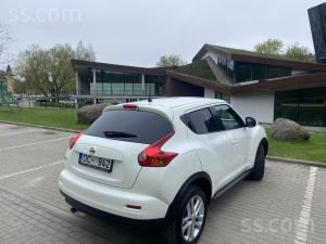 White Nissan Juke 2011 in Rezekne, with an engine capacity of 1.60 L and mileage of 0 thousand km for 5150 €, photo 8 on AUTOMOTO.COM.LV