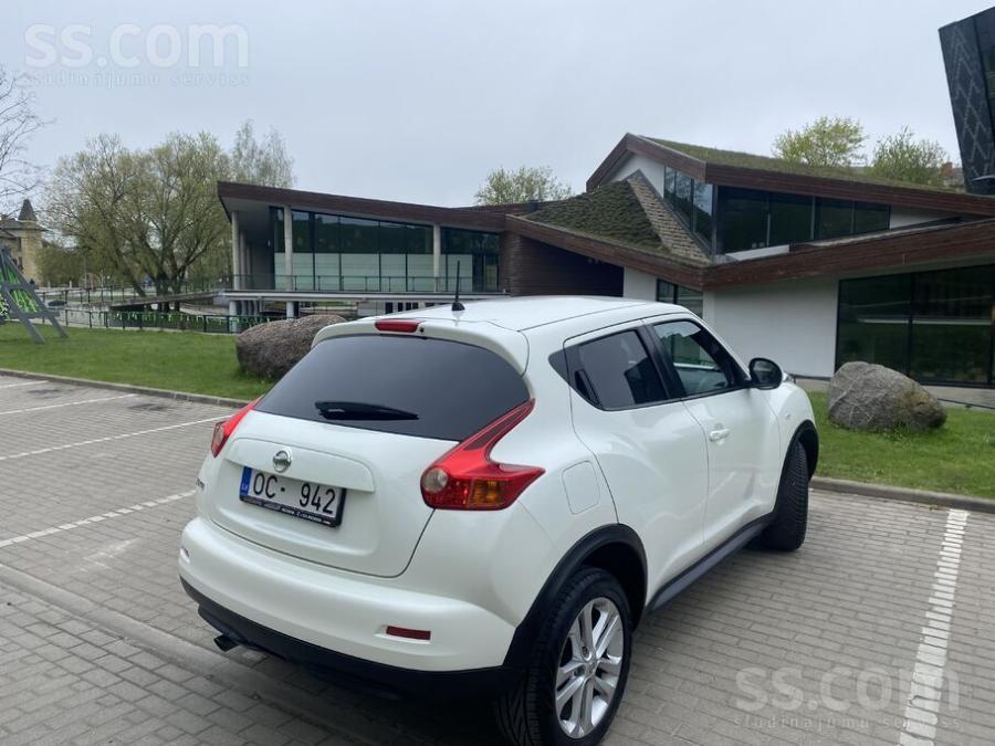 White Nissan Juke 2011 in Rezekne, with an engine capacity of 1.60 L and mileage of 0 thousand km for 5150 €, photo 8 on AUTOMOTO.COM.LV