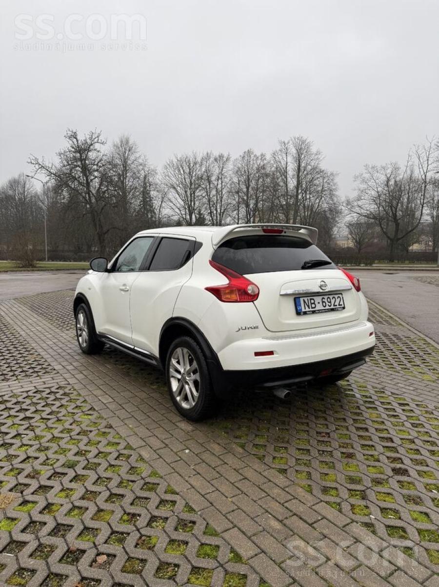 White Nissan Juke 2011 in Ventspils, with an engine capacity of 1.60 L and mileage of 238 thousand km for 3900 €, photo 2 on AUTOMOTO.COM.LV
