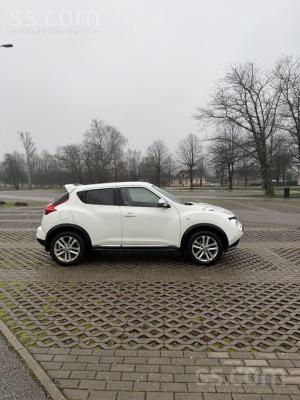 White Nissan Juke 2011 in Ventspils, with an engine capacity of 1.60 L and mileage of 238 thousand km for 3900 €, photo 8 on AUTOMOTO.COM.LV
