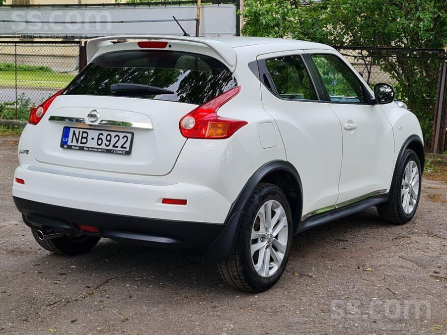 White Nissan Juke 2011 in Riga, with an engine capacity of 1.60 L and mileage of 237 thousand km for 4500 €, photo 3 on AUTOMOTO.COM.LV