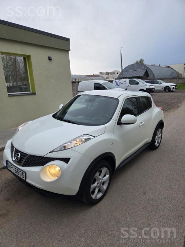 White Nissan Juke 2011 in Ogre, with an engine capacity of 1.50 L and mileage of 276 thousand km for 4250 €, photo 1 on AUTOMOTO.COM.LV