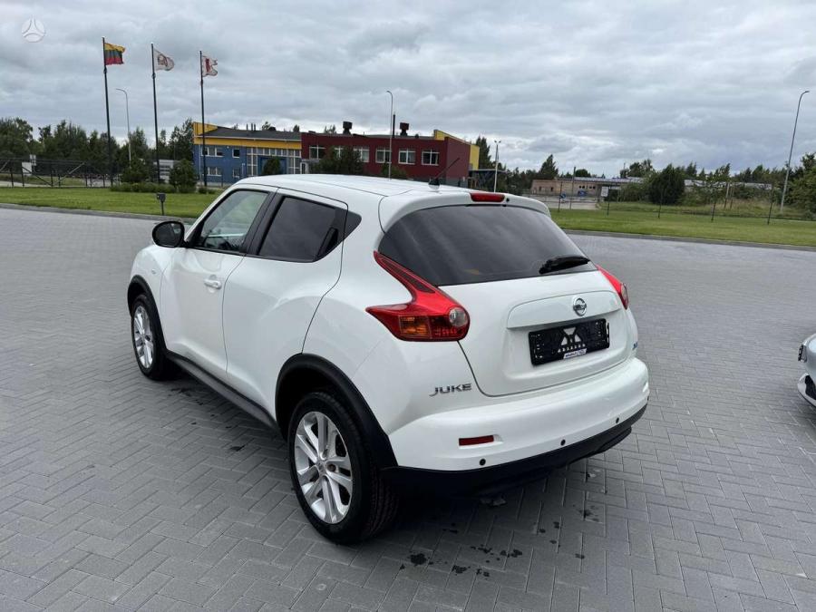 White Nissan Juke 2011 in Telschi, with an engine capacity of 1.46 L and mileage of 204 thousand km for 3999 €, photo 5 on AUTOMOTO.COM.LV