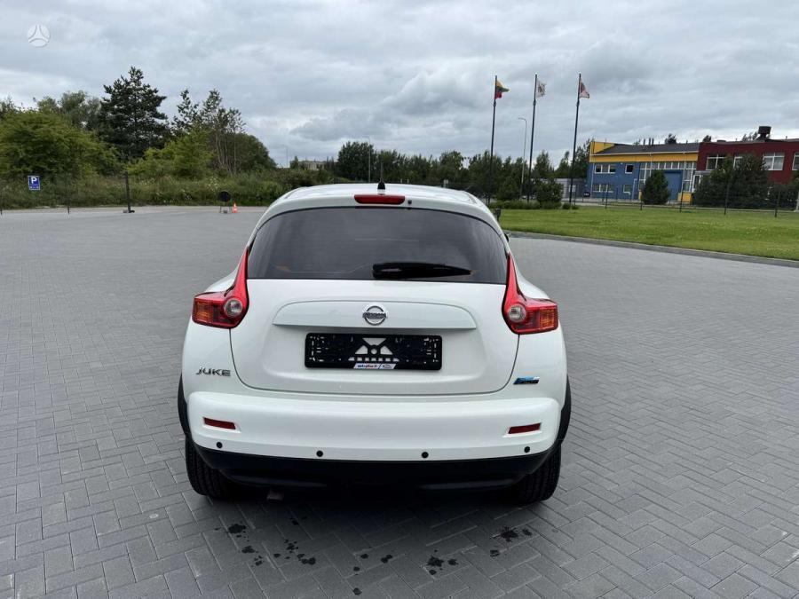 White Nissan Juke 2011 in Telschi, with an engine capacity of 1.46 L and mileage of 204 thousand km for 3999 €, photo 6 on AUTOMOTO.COM.LV