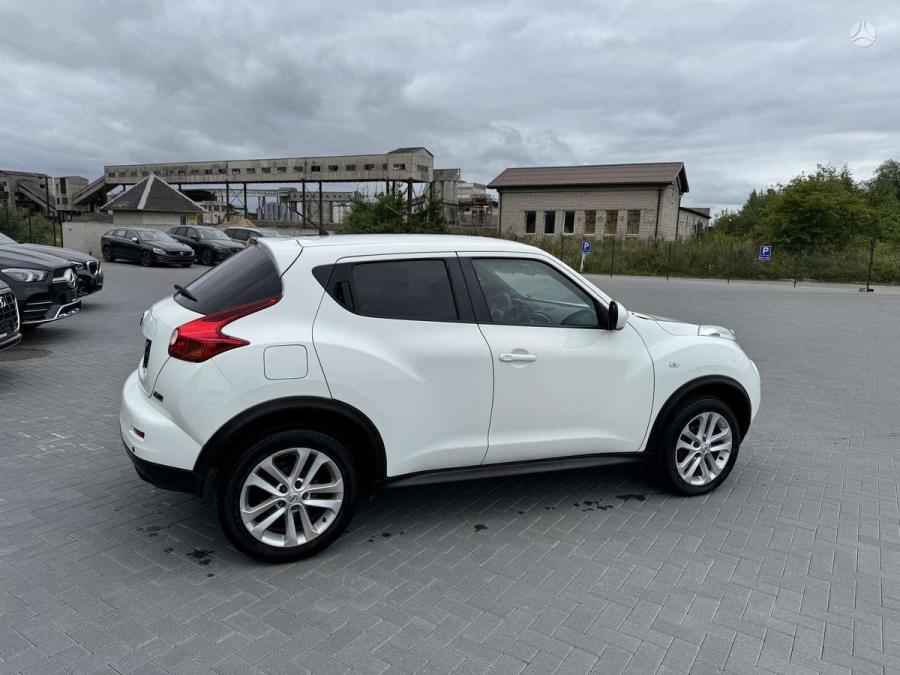 White Nissan Juke 2011 in Telschi, with an engine capacity of 1.46 L and mileage of 204 thousand km for 3999 €, photo 8 on AUTOMOTO.COM.LV