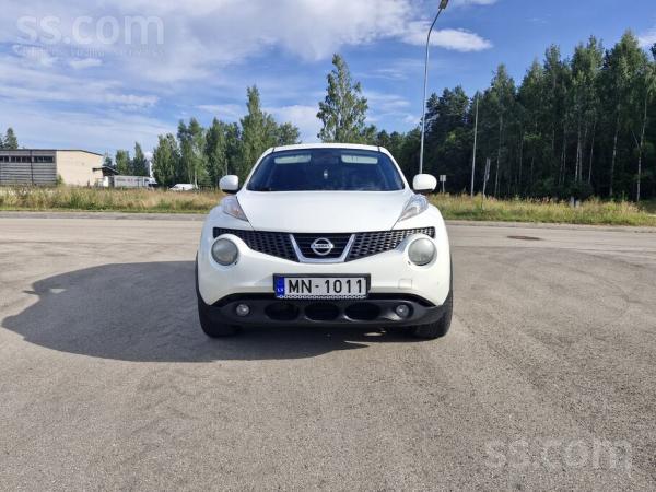 White Nissan Juke 2011 in Jekabpils, with an engine capacity of 1.60 L and mileage of 191 thousand km for 4500 €, photo 3 on AUTOMOTO.COM.LV