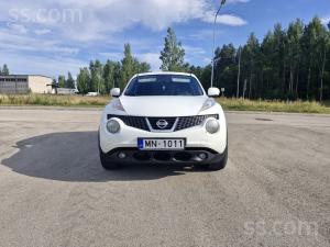 White Nissan Juke 2011 in Jekabpils, with an engine capacity of 1.60 L and mileage of 191 thousand km for 4500 €, photo 4 on AUTOMOTO.COM.LV