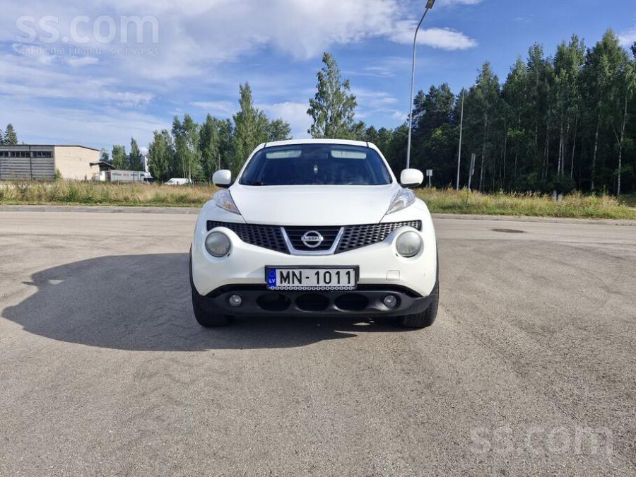 White Nissan Juke 2011 in Jekabpils, with an engine capacity of 1.60 L and mileage of 191 thousand km for 4500 €, photo 4 on AUTOMOTO.COM.LV