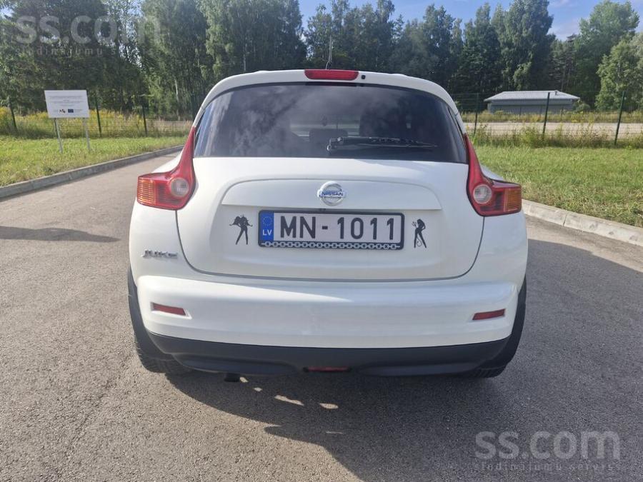 White Nissan Juke 2011 in Jekabpils, with an engine capacity of 1.60 L and mileage of 191 thousand km for 4500 €, photo 5 on AUTOMOTO.COM.LV