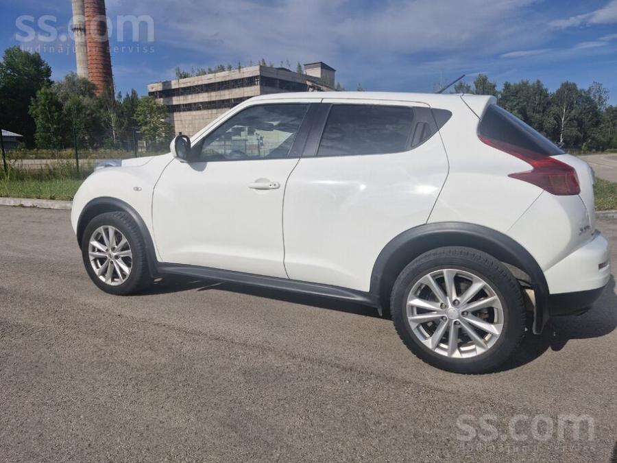 White Nissan Juke 2011 in Jekabpils, with an engine capacity of 1.60 L and mileage of 191 thousand km for 4500 €, photo 7 on AUTOMOTO.COM.LV