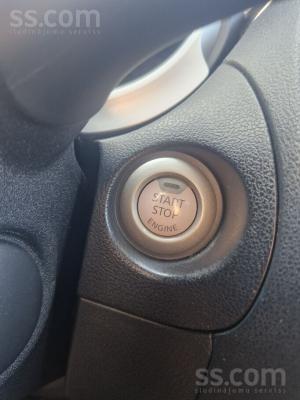 White Nissan Juke 2011 in Jekabpils, with an engine capacity of 1.60 L and mileage of 191 thousand km for 4500 €, photo 13 on AUTOMOTO.COM.LV