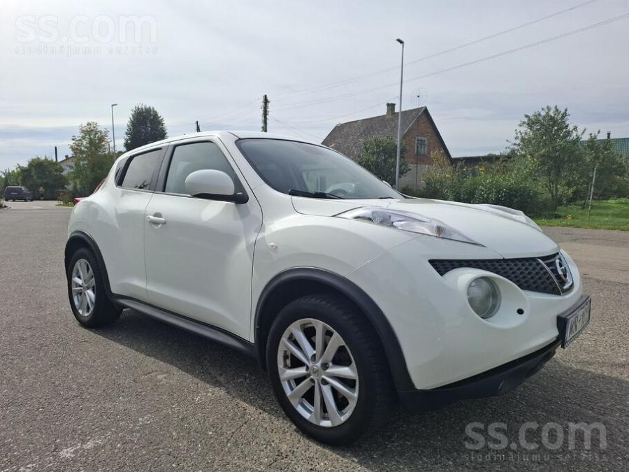 White Nissan Juke 2011 in Jekabpils, with an engine capacity of 1.60 L and mileage of 198 thousand km for 4400 €, photo 1 on AUTOMOTO.COM.LV
