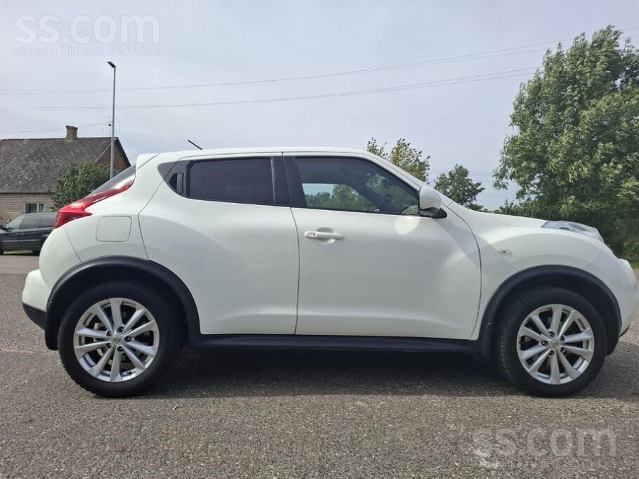 White Nissan Juke 2011 in Jekabpils, with an engine capacity of 1.60 L and mileage of 198 thousand km for 4400 €, photo 3 on AUTOMOTO.COM.LV