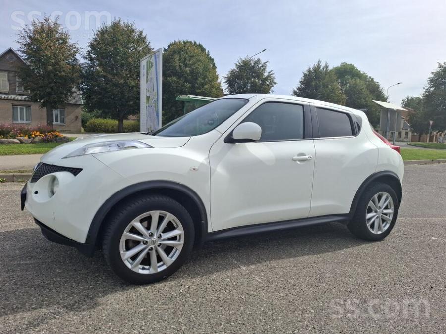 White Nissan Juke 2011 in Jekabpils, with an engine capacity of 1.60 L and mileage of 198 thousand km for 4400 €, photo 5 on AUTOMOTO.COM.LV
