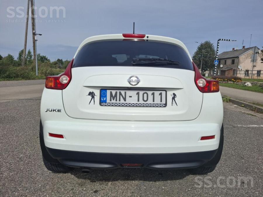 White Nissan Juke 2011 in Jekabpils, with an engine capacity of 1.60 L and mileage of 198 thousand km for 4400 €, photo 7 on AUTOMOTO.COM.LV