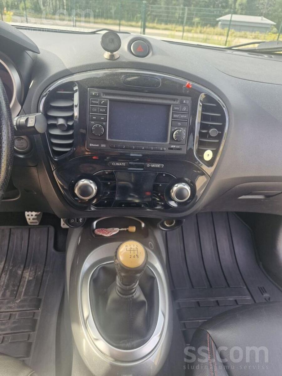 White Nissan Juke 2011 in Jekabpils, with an engine capacity of 1.60 L and mileage of 198 thousand km for 4400 €, photo 10 on AUTOMOTO.COM.LV