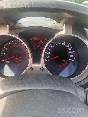White Nissan Juke 2011 in Jekabpils, with an engine capacity of 1.60 L and mileage of 198 thousand km for 4400 €, photo 11 on AUTOMOTO.COM.LV