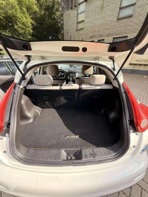 White Nissan Juke 2011 in Vilnius, with an engine capacity of 1.62 L and mileage of 160 thousand km for 6600 €, photo 11 on AUTOMOTO.COM.LV
