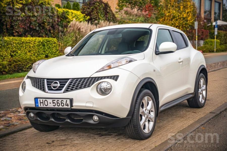 White Nissan Juke 2011 in Riga, with an engine capacity of 1.60 L and mileage of 126 thousand km for 5990 €, photo 1 on AUTOMOTO.COM.LV