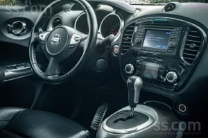 White Nissan Juke 2011 in Riga, with an engine capacity of 1.60 L and mileage of 126 thousand km for 5990 €, photo 8 on AUTOMOTO.COM.LV