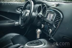 White Nissan Juke 2011 in Riga, with an engine capacity of 1.60 L and mileage of 126 thousand km for 5990 €, photo 9 on AUTOMOTO.COM.LV