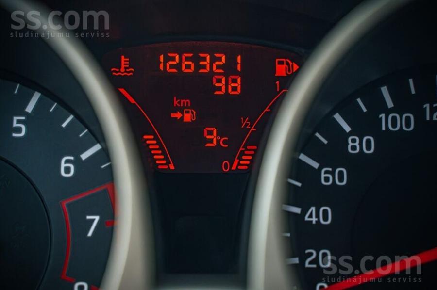 White Nissan Juke 2011 in Riga, with an engine capacity of 1.60 L and mileage of 126 thousand km for 5990 €, photo 19 on AUTOMOTO.COM.LV