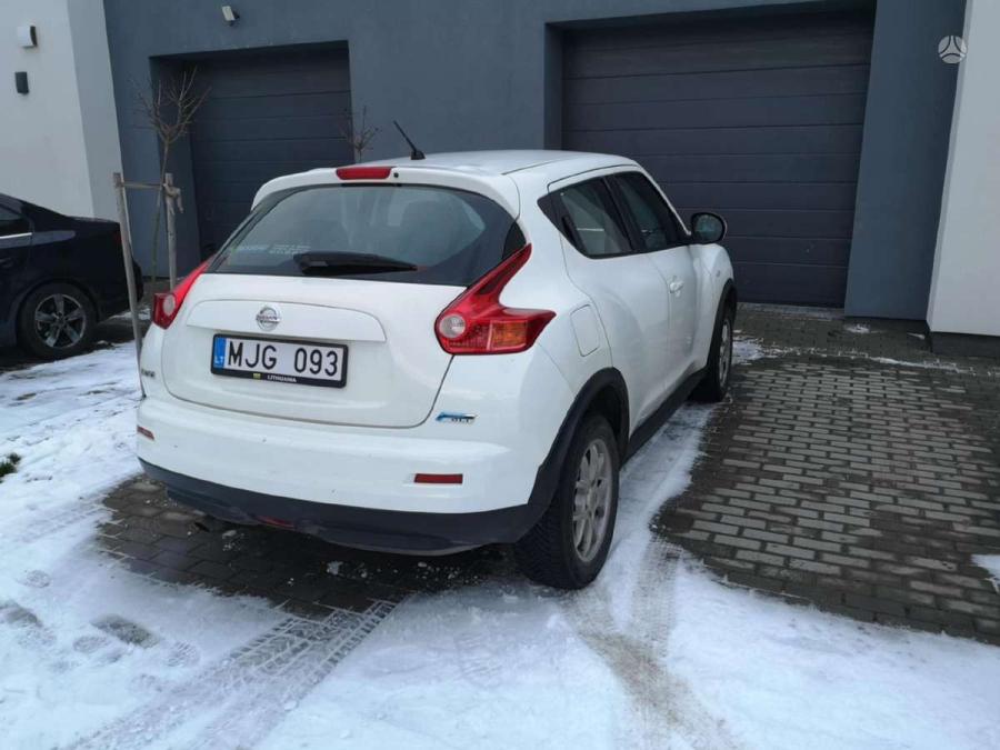 White Nissan Juke 2012 in Vilnius, with an engine capacity of 1.46 L and mileage of 236 thousand km for 2200 €, photo 2 on AUTOMOTO.COM.LV