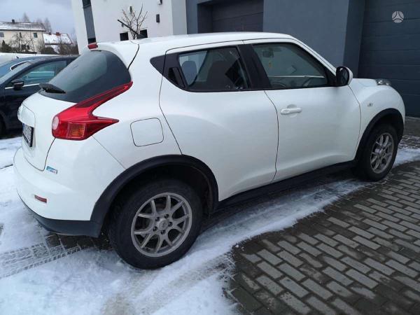 White Nissan Juke 2012 in Vilnius, with an engine capacity of 1.46 L and mileage of 236 thousand km for 2200 €, photo 4 on AUTOMOTO.COM.LV