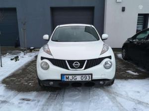 White Nissan Juke 2012 in Vilnius, with an engine capacity of 1.46 L and mileage of 236 thousand km for 2200 €, photo 5 on AUTOMOTO.COM.LV