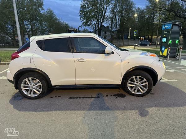 White Nissan Juke 2012 in Panevezys, with an engine capacity of 1.60 L and mileage of 184 thousand km for 7500 €, photo 4 on AUTOMOTO.COM.LV