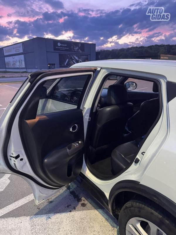 White Nissan Juke 2012 in Panevezys, with an engine capacity of 1.60 L and mileage of 184 thousand km for 7500 €, photo 10 on AUTOMOTO.COM.LV