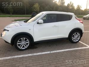 White Nissan Juke 2012 in Riga, with an engine capacity of 1.60 L and mileage of 170 thousand km for 6700 €, photo 3 on AUTOMOTO.COM.LV