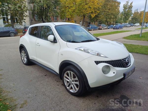 White Nissan Juke 2012 in Riga, with an engine capacity of 1.60 L and mileage of 212 thousand km for 4800 €, photo 3 on AUTOMOTO.COM.LV